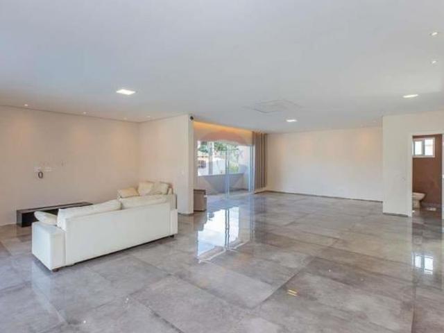 VENDA CASA, 967m², 4 QUARTOS, SALA COM 3 AMBIENTES COM LAREIRA, PISCINA, CHURRASQUEIRA, QUADRA POLIE