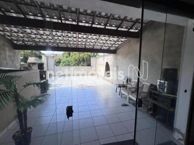 Venda de 01 terreno de 360 m² , sendo dois galpões e 01 casa