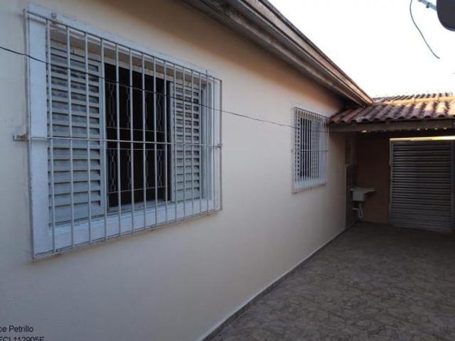 Venda de 1 salão comercial + 2 casas + 1 Kit Net. OPORTUNIDADE em Peruíbe