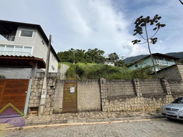 Venda de Terreno no Bexiga Ilhabela: 1.071,29 m², Aclive e Próximo à Praia!