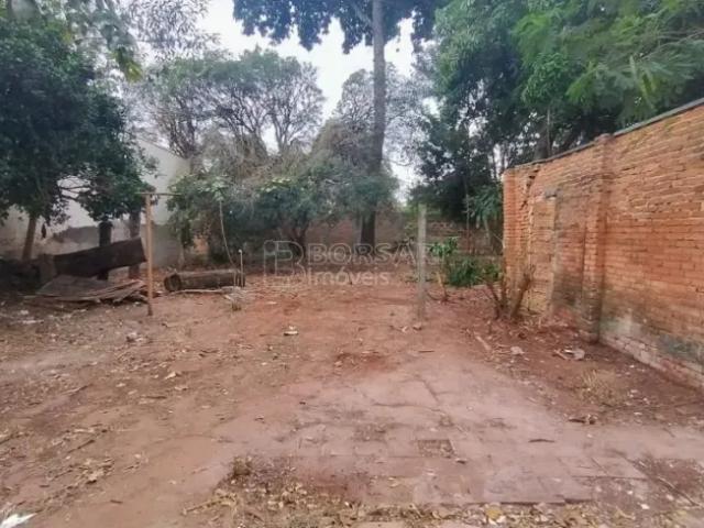 Venda de Terreno / Padrão na cidade de Araraquara