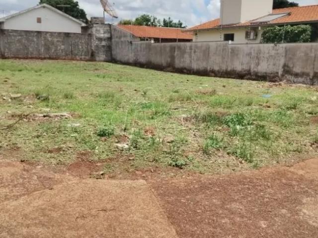 Venda de Terreno / Padrão na cidade de Araraquara
