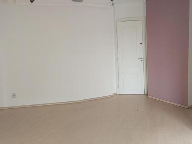 Venda de Apartamento, 60 m2, Chácara Inglesa, 01 vaga, 02 dormitórios com armários sendo 01 suíte
