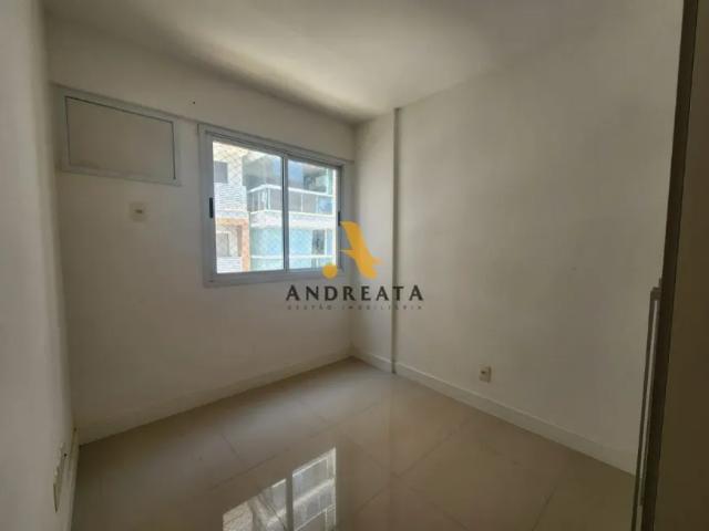 Venda de Apartamento com 3 quarto s, 1 suíte s, 82 m², por R$ 650 mil, no condomínio Pontal Oceâni