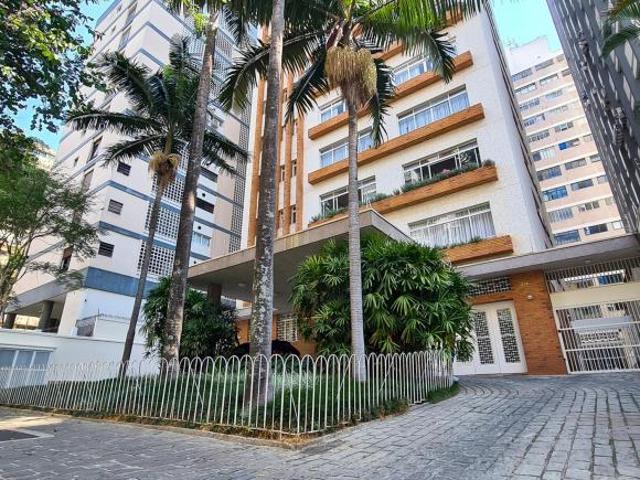 Venda de apartamento com área útil de 289,60m², REFORMADO. em Higienópolis. São 3 dormitórios, sen