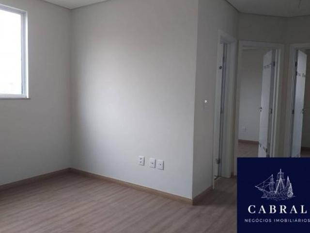 Venda de apartamento com área privativa de 2 quartos Cabral