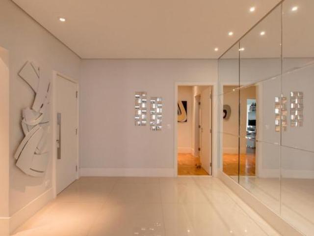 venda de apartamento com espaçosos 277,54m2, ampla sala em 2 ambientes com janelão piso teto, home