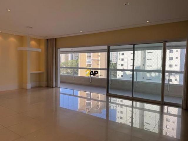 Venda de Apartamento de Luxo na Vila Andrade, São Paulo SP: 4 Quartos, 2 Suítes, 3 Salas, 4 Banheiro