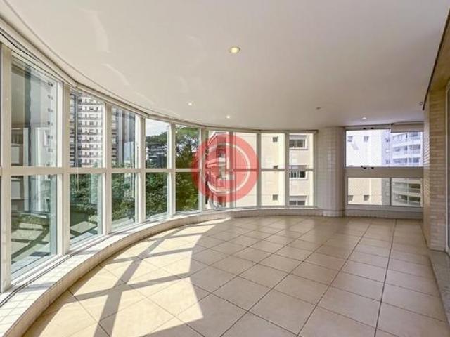 Venda de Apartamento de Luxo no bairro Alto da Lapa, São Paulo. Com 5 Quartos e 4 Suítes, 367m² de á