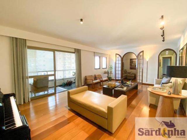 Venda de Apartamento em Vila Suzana 4 Dormitórios, 161m²
