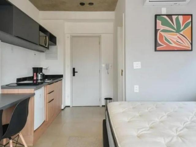 Venda de Apartamento mobiliado com 21m², 1 dormitório, 1 banheiro, lavanderia compartilhada e uma ár