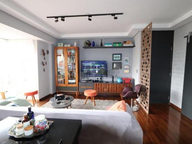 Venda de Apartamento na Vila Mariana, ótima localização com 3 dormitórios, suíte e 2 vagas
