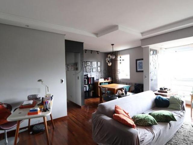 Venda de Apartamento na Vila Mariana, ótima localização com 3 dormitórios, suíte e 2 vagas