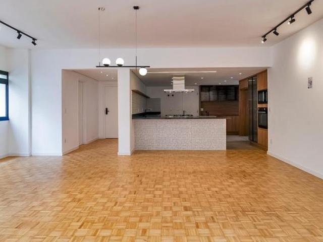 Venda de Apartamento na Consolação com 220m, 4 dormitórios sendo 1 suíte com closet com ar condicion
