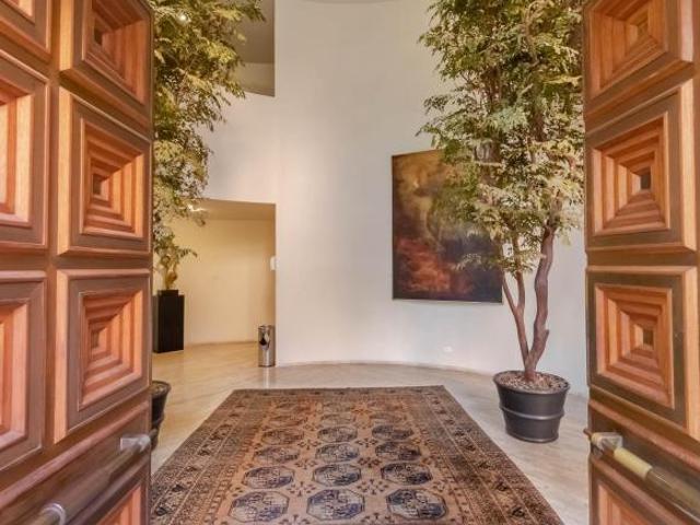 Venda de apartamento nos Jardins de 268m², São 4 suítes,sala ampla com varanda lareira, lavabo, cozi