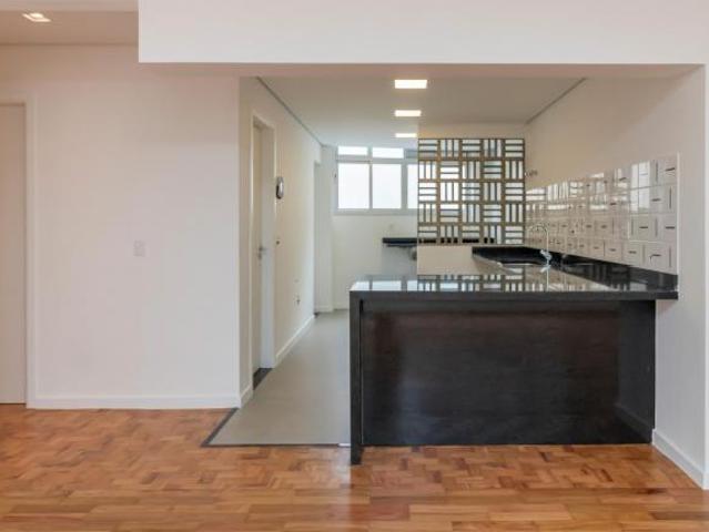 Venda de apto 129,50mts, reformado, 3 dorms sendo 1 suite, ampla sala de estar, lavabo e 1 vaga, lad