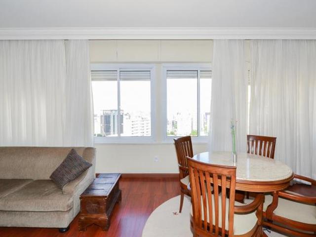 Venda de belíssimo apartamento de 3 suítes, 2 vagas, 210mts, no bairro da Bela Vista, com ampla sala