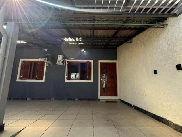Venda de casa mobiliada com churrasqueira e lareira no bairro Jar