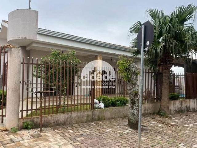 Venda de casa no bairro Universitário com 1 suíte, 2 quartos e piscina