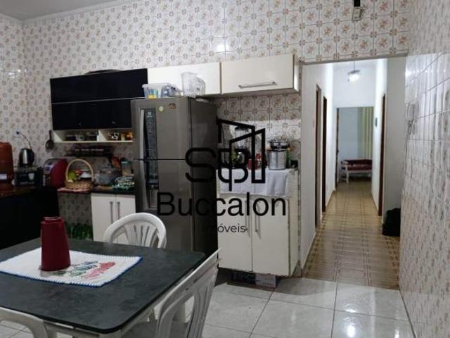 Venda de casa com 4 dormitórios e uma suíte no bairro Santa Maria