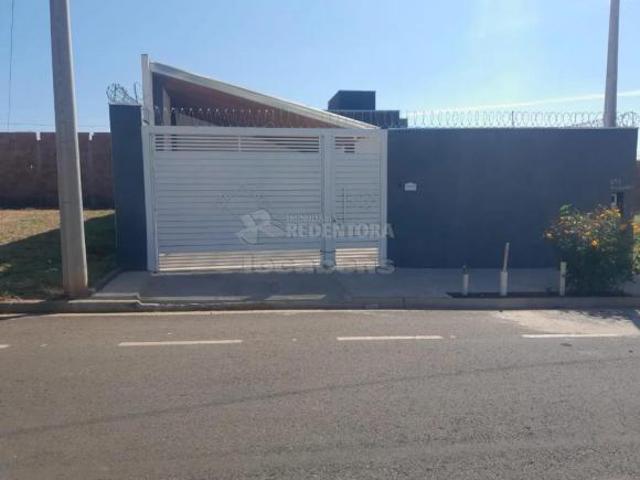 Venda de casa com 4 vagas de garagem no bairro Residencial Marialda Mello