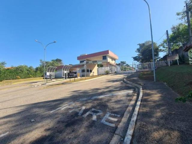 Venda de Casa com 3 Suítes e Piscina no Condomínio Portal do Sabiá