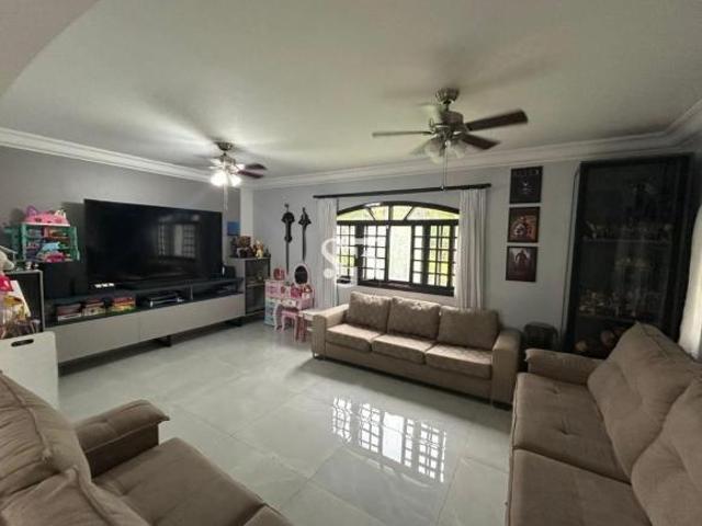 Venda de Casa de Alto Padrão em Condomínio Vista Alegre, Vinhedo SP: 4 Quartos, 2 Suítes, 3 Salas