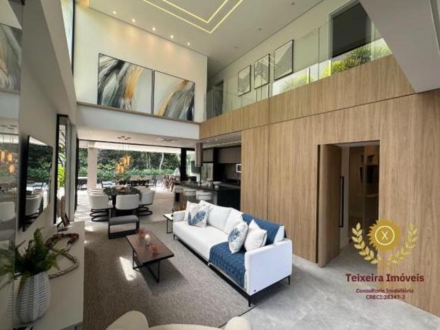 Venda de Casa de Luxo na Riviera de São Lourenço com 6 Quartos e 600m² de Área em Bertioga SP