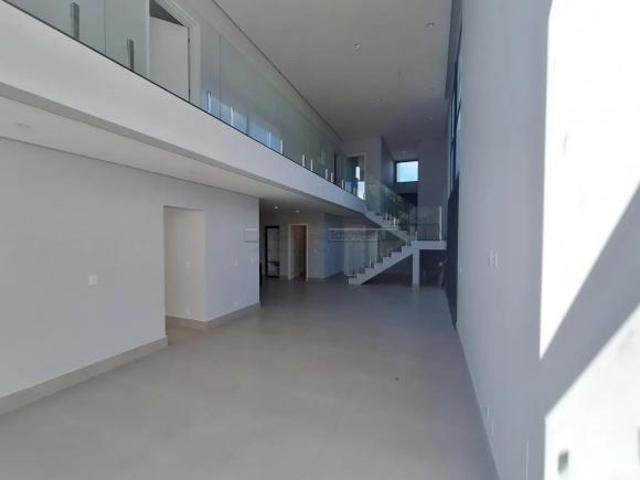 Venda de casa em condomínio com 4 quartos