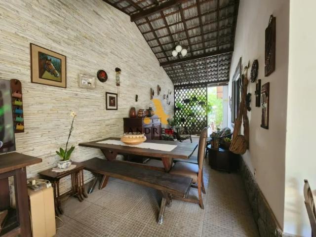 Venda de Casa em Condomínio com 5 quarto s, 4 suíte s, 580 m², por R$ 3.5 milhões, no condomínio R