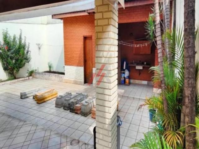Venda de Casa em Condomínio de Luxo em Alphaville, Santana de Parnaíba SP: 3 quartos, 3 suítes, 2 sa
