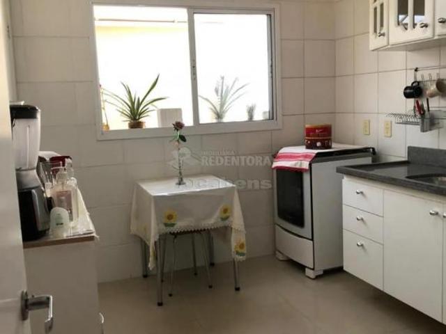 Venda de Casa em Condomínio localizada no Bairro Jardim Caparroz/Condomínio Mon Village