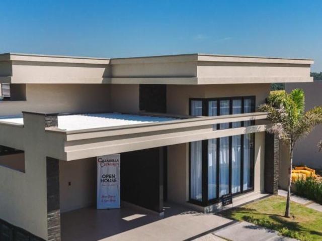 Venda de Casa em Condomínio Mobiliada com Piscina no Residencial Do