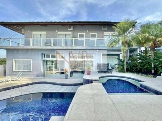 Venda de casa em Fazendinha: 4 suítes, 9 banheiros e 711,64m² por R$ 2.990.00.