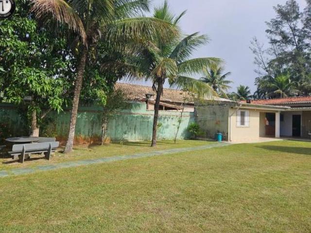 Venda de Casa Espaçosa em Itanhaém SP, Bairro Bopiranga: 4 Quartos, 3 Banheiros, 5 Vagas de Garagem!
