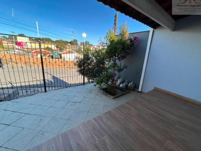 Venda de Casa Impecável no Jardim das Laranjeiras, Bragança Paulista SP: 3Q, 1 Suíte, 2 Salas, 3 Ban