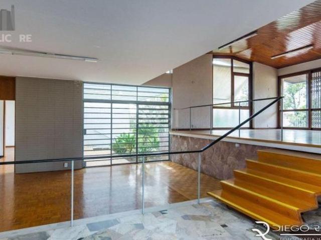 Venda de casa residencial 25,00m x 80,00m Menino Deus. 4 vagas, 4 dormitórios