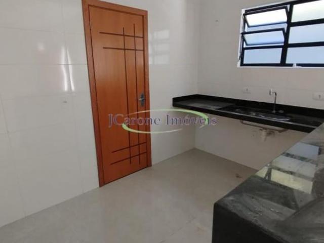 Venda de Casa sobreposta térrea Nova a venda com 3 quartos e 2 vagas no bairro do Embare em Santos /