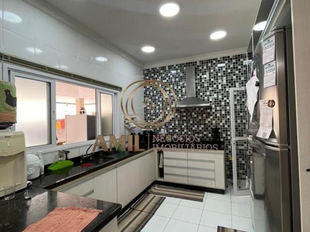 Venda de Casa 230m² em Condomínio Fechado Villa Branca 3 Suítes Jacareí SP