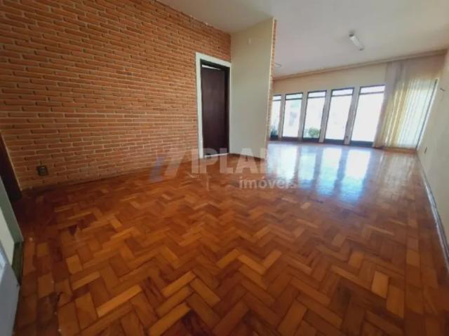 Venda de Casas / Comercial na cidade de São Carlos