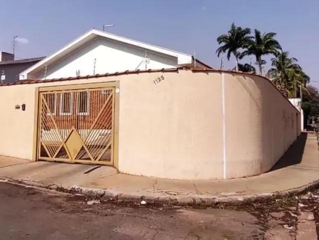 Venda de Casas / Padrão na cidade de Américo Brasiliense