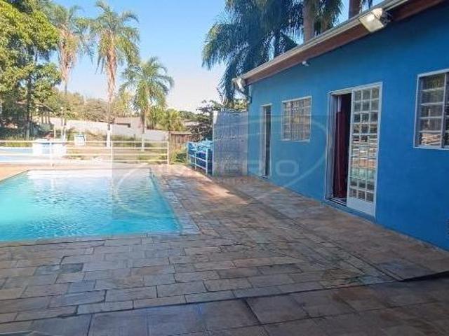 Venda de incrível chácara com piscina e campo de futebol em Nova Odessa