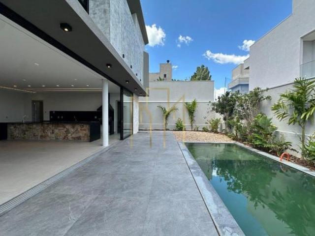Venda de luxuoso condomínio Alphaville 2 com 4 suítes em Granja Marileusa, Uberlândia MG 302,79m²