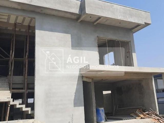 Venda de sobrado no Condomínio Reservas do Aruanã, lazer completo com toda infraestrutura e Seguranç