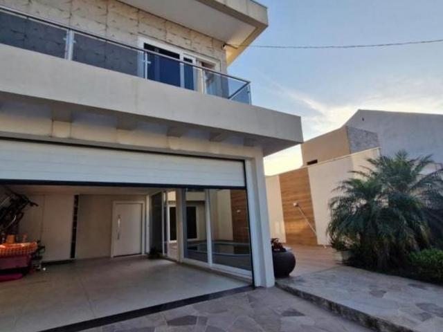Venda de sobrado Bairro igara em canoas com 3 quartos suíte 4 vagas e piscina aquecida
