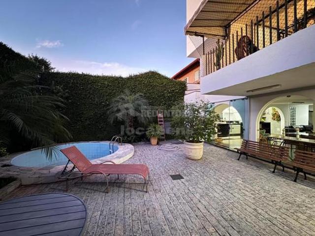 Venda de Sobrado com Piscina no Jardim Europa Ideal para Uso Residencial ou Comercial | São José d