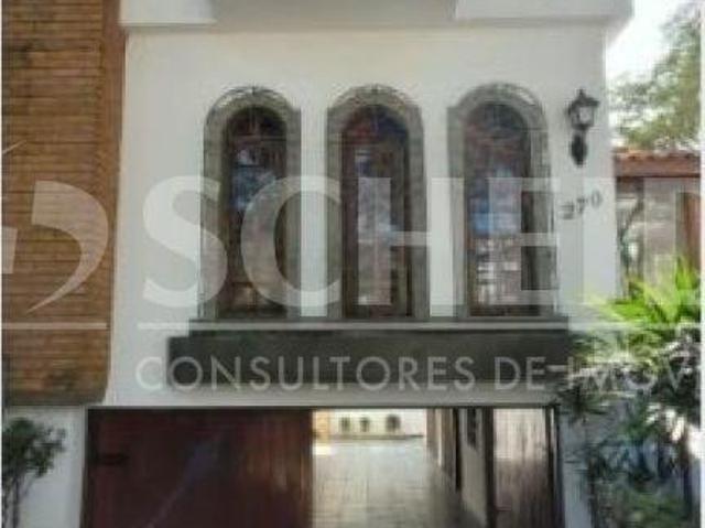Venda e casa com 03 dormitórios, sendo 01 suíte e 04 vagas