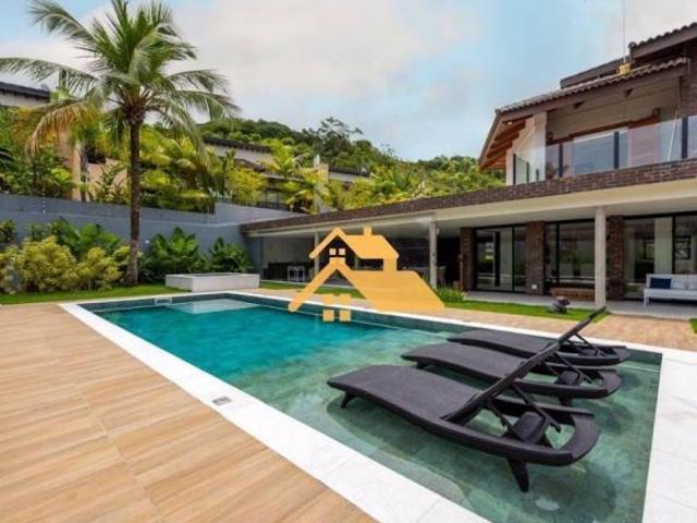 VENDA E LOCACÃO DE TEMPORADA Casa de Alto Padrão para locação de temporada! Localizada a apenas