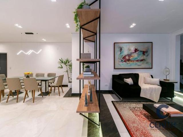 Venda Elegante Casa em Condomínio São Paulo II, 4 suítes e muito lazer!