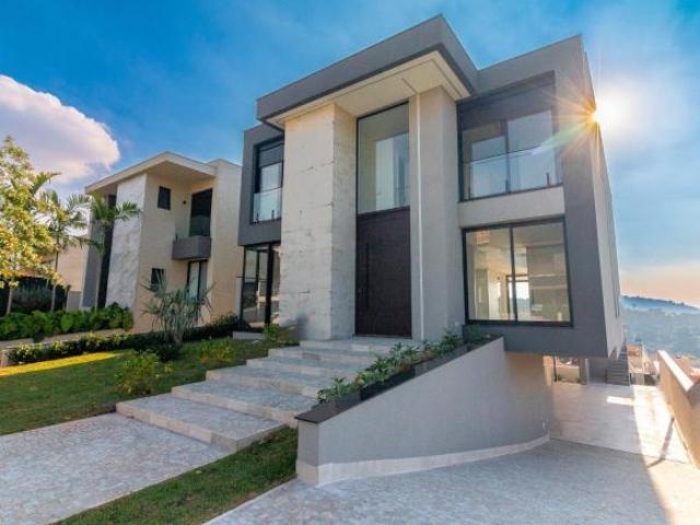 Venda linda casa no Gênesis 2